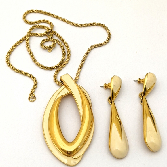 Monet | Jewelry | Signed Monet Gold Tone And Cream Enamel Pendant And ...